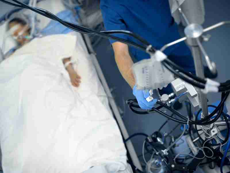 How To Become A Critical Care Nurse? - Become Nurse